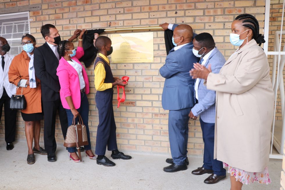 DE BEERS GROUP, FREE STATE EDUCATION DEPARTMENT AND KST UNVEIL A MULTI ...